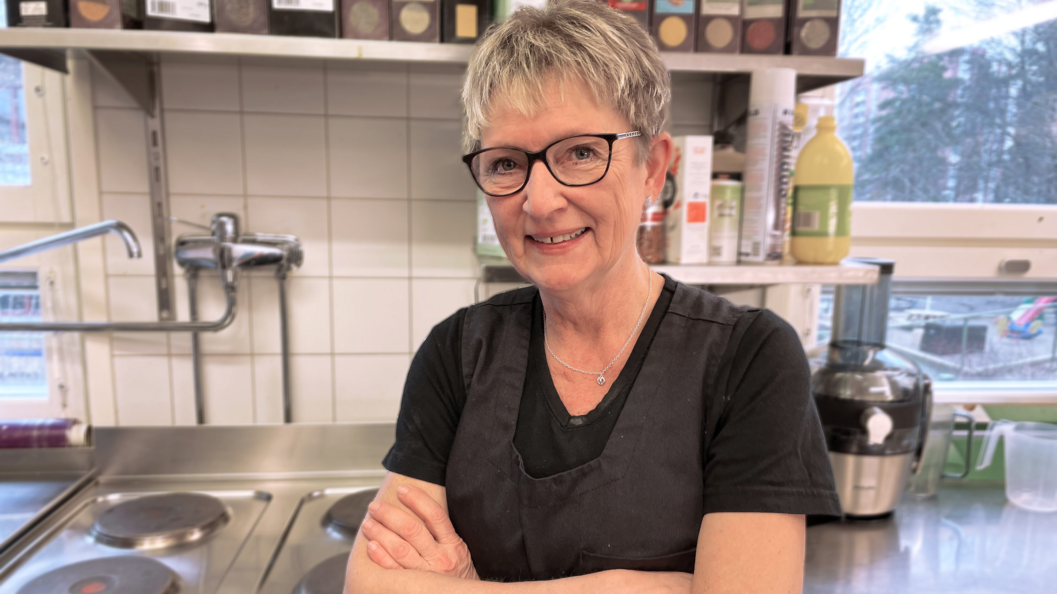 Efter mer än 30 år i yrket kan Sussi kalla sig kock - Myndigheten för ...